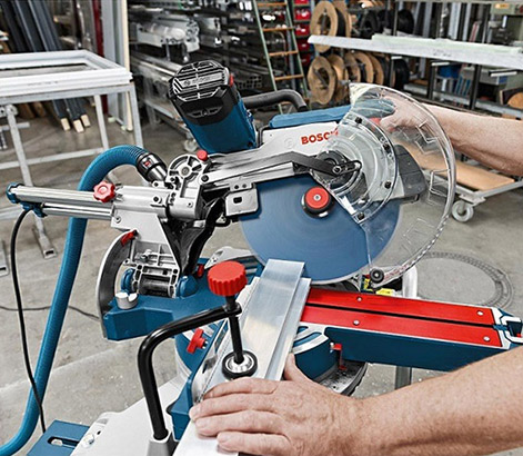 Đánh giá chi tiết máy cưa cắt đa năng Bosch GCM 12 SDE